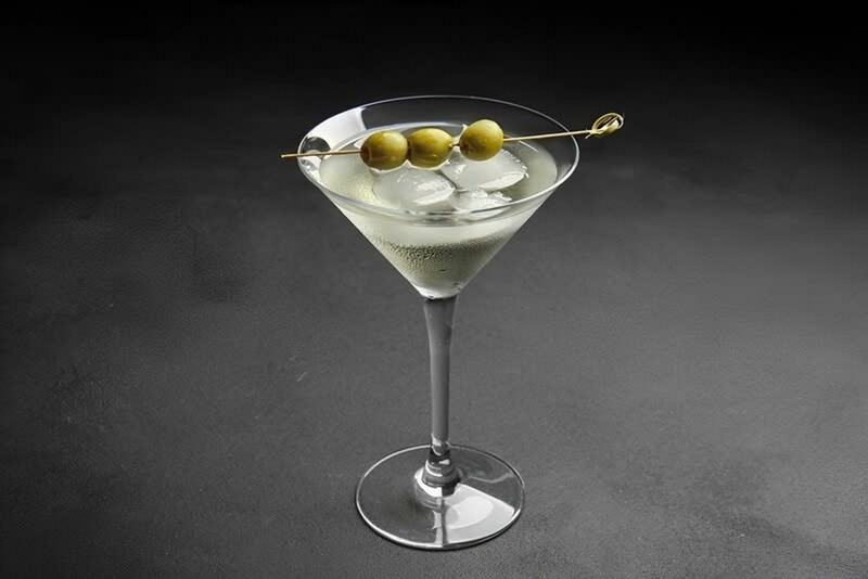 Tìm hiểu cocktail Martini – Biểu tượng kinh điển của nghệ thuật pha chế