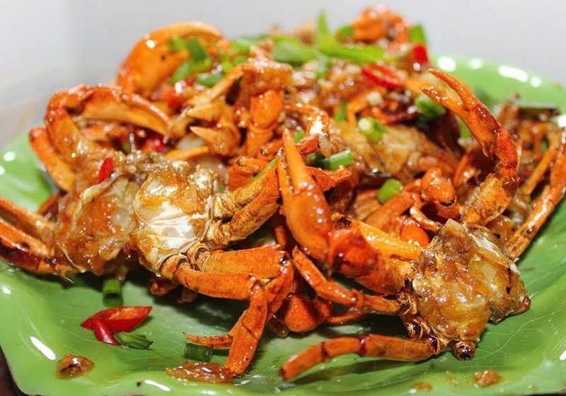 Cách chế biến cua đồng rang me chua ngọt ăn cực “dính” mà ai cũng làm được