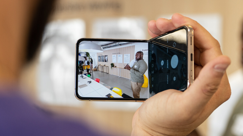 Điện thoại gập camera chụp có đẹp không? Đánh giá thực tế