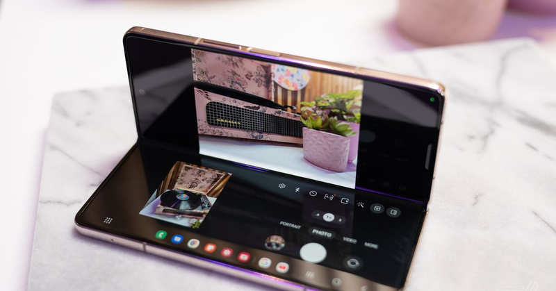 Điện thoại gập camera chụp có đẹp không? Đánh giá thực tế