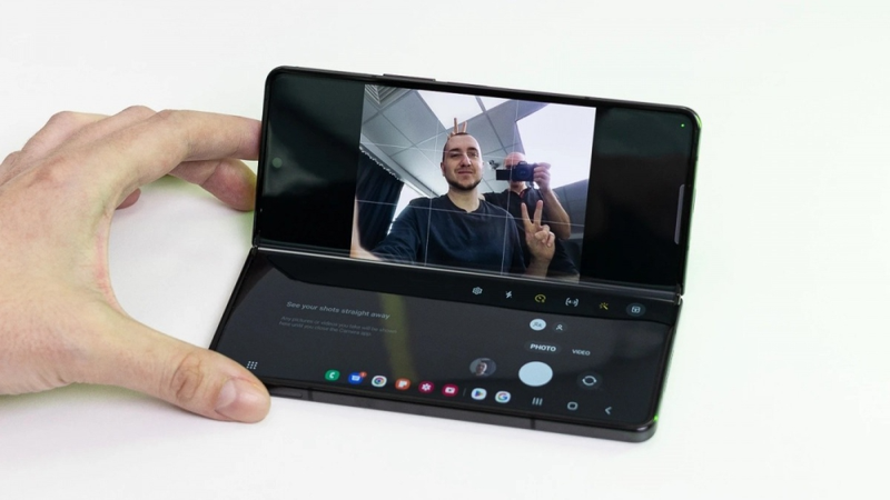 Điện thoại gập camera chụp có đẹp không? Đánh giá thực tế