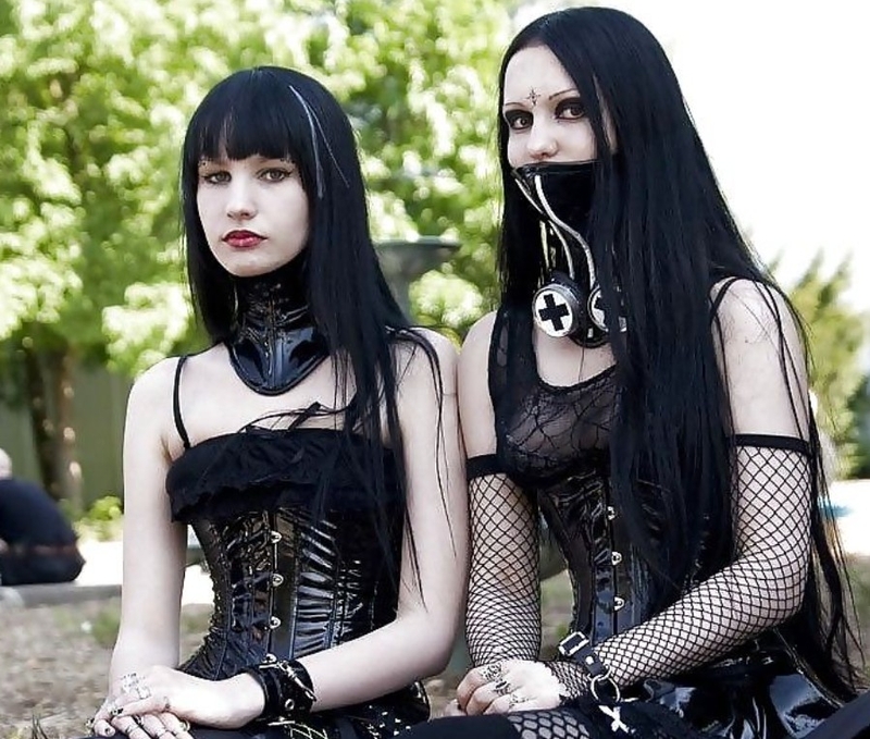 Emo là gì? Phong cách Emo và hành trình tái sinh mạnh mẽ trong giới trẻ ...