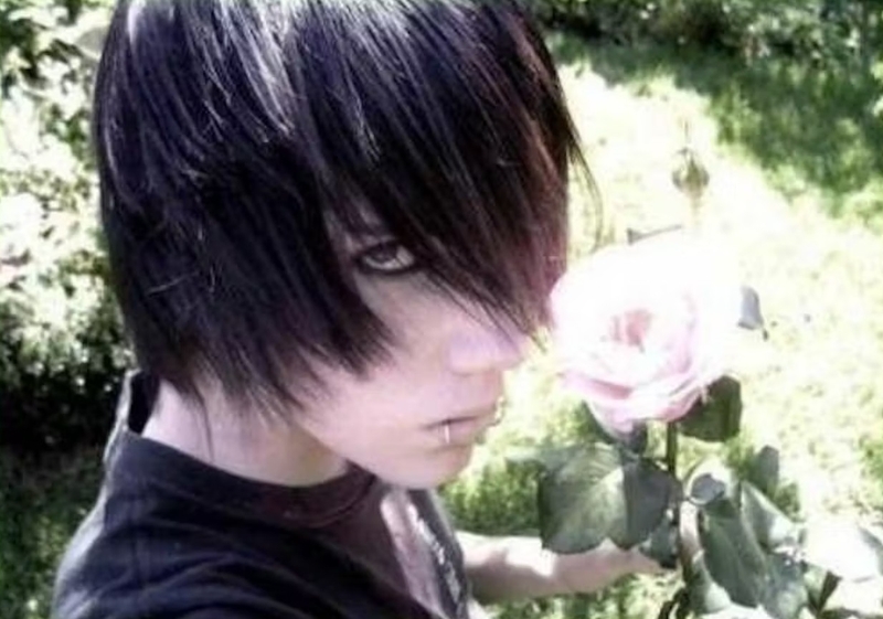 Emo là gì? Phong cách Emo và hành trình tái sinh mạnh mẽ trong giới trẻ ...