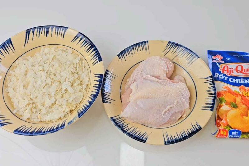 Cách làm gà chiên cốm giòn tan, chấm sốt xí muội cực đã!