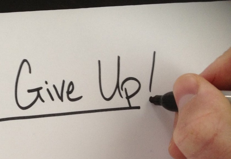 Give off là gì? Ý nghĩa, cách dùng và sự khác biệt với các phrasal verb ...