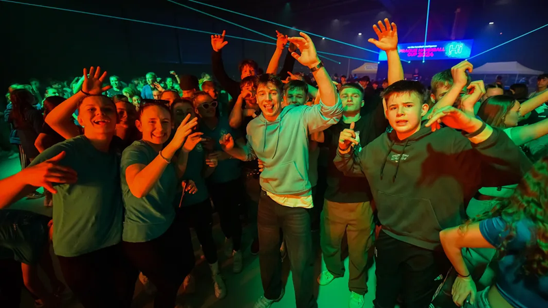 Go off là gì? Cách phân biệt nghĩa và sử dụng go off cho người học ...