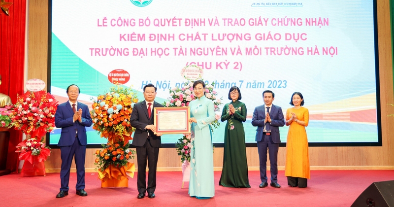 HUNRE là trường gì? Lịch sử hình thành và chất lượng đào tạo