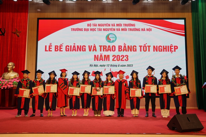 HUNRE là trường gì? Lịch sử hình thành và chất lượng đào tạo