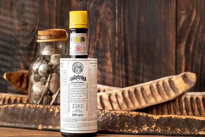 Cocktail Manhattan là gì? Nguồn gốc, nguyên liệu & cách pha chuẩn