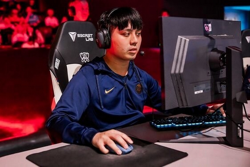 Maple LoL là ai? Hành trình huyền thoại đường giữa từ Flash Wolves đến PSG Talon