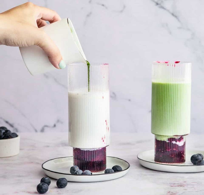 Bật mí cách pha chế matcha latte việt quất ngon không tưởng