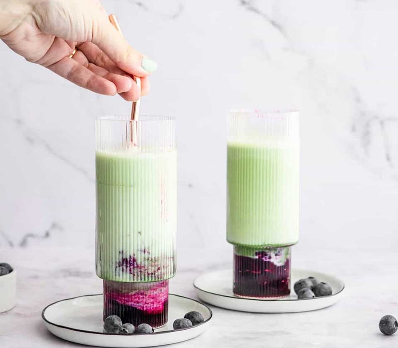 Bật mí cách pha chế matcha latte việt quất ngon không tưởng