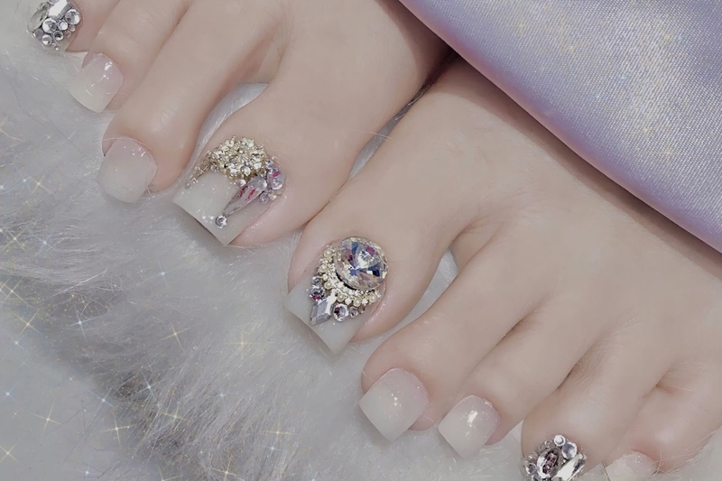 Những mẫu nail chân hot trend đẹp nhất năm 2025 bạn nên thử