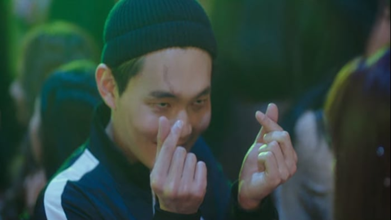 Meme thả tim thể hiện sự yêu thương quý mến của người gửi