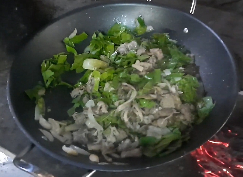 Bí quyết làm món nhau thai bò xào lá cách giòn ngon, bổ dưỡng