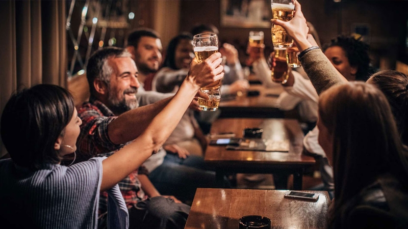 Pub là gì? Phân biệt với Bar cùng những điều thú vị bạn chưa biết