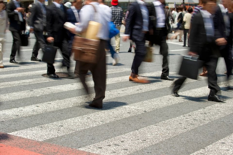 Rat race là gì? Dấu hiệu để biết bạn đang mắc kẹt trong rat race