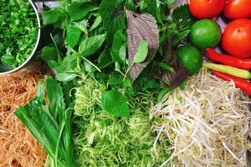Tất tần tật những loại rau ăn bún riêu bạn không thể bỏ qua