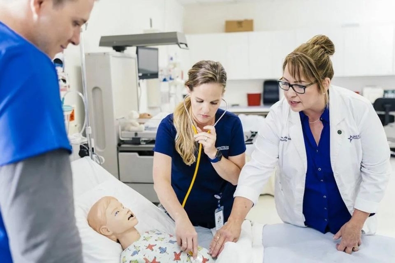 Registered Nurse là gì? Hành trình trở thành y tá chuyên nghiệp