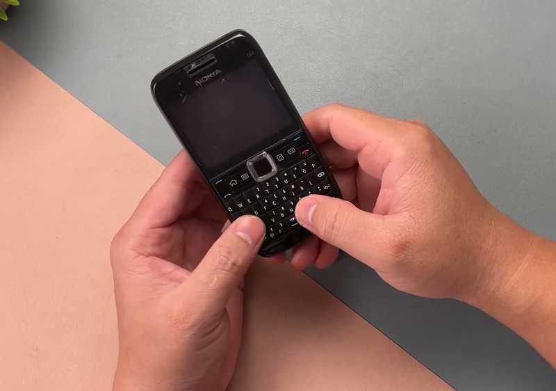 So sánh Nokia E63 và E72: Nhìn lại hai trong số những “huyền thoại” của ...
