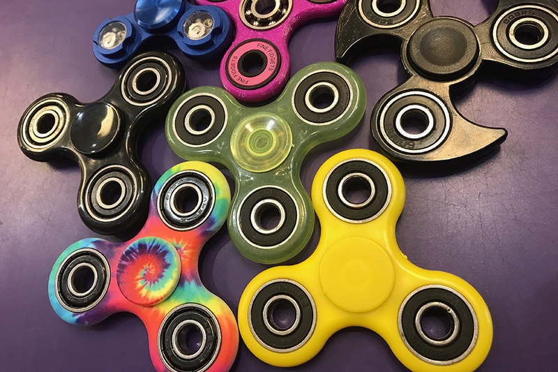 Spinner là gì? Đồ chơi giảm stress và xu hướng trên toàn cầu