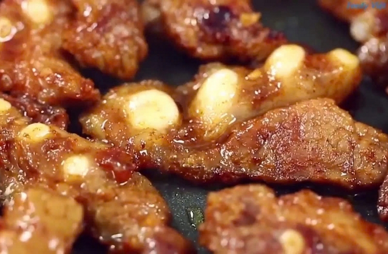 Lưu ngay 3 công thức sụn heo nướng nhâm nhi thơm ngon, đơn giản ăn cực cuốn