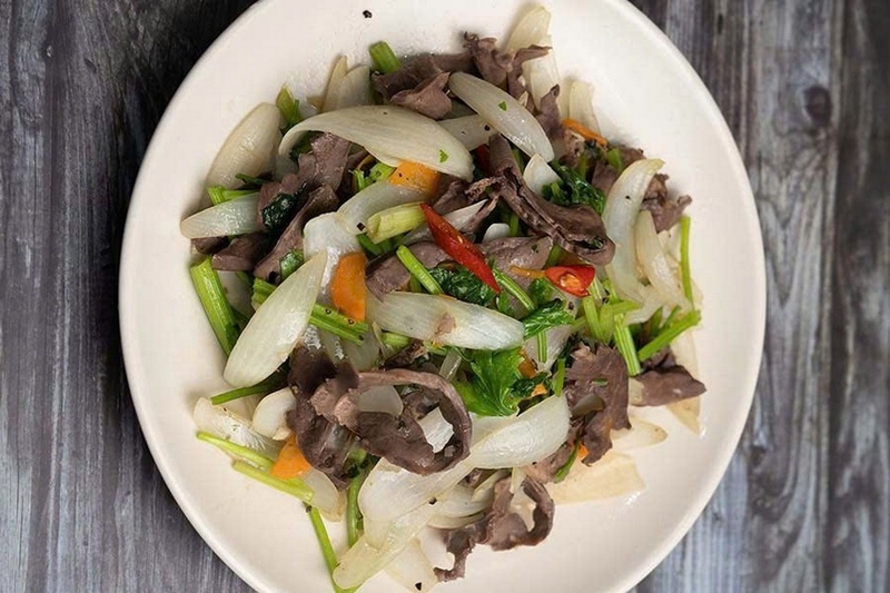 Tim bò xào cần tây: Món ăn bổ dưỡng, ngon miệng và đậm đà hương vị tự nhiên