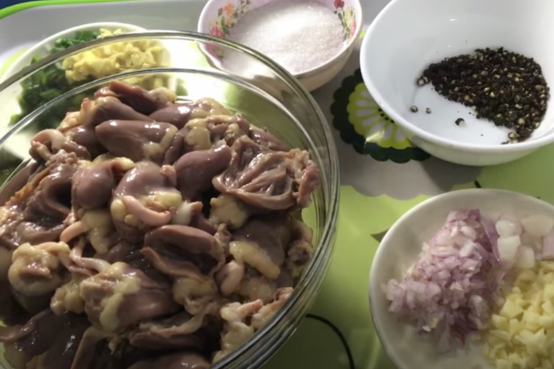 Tim gà kho tiêu thơm ngon: Bí quyết nấu mềm đậm đà cực đưa cơm