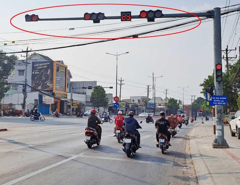Vượt đèn đỏ phạt bao nhiêu 2025? Cập nhật quy định mới nhất