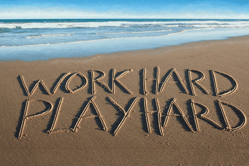 Work Hard Play Hard là gì? Triết lý làm việc và sống trọn vẹn