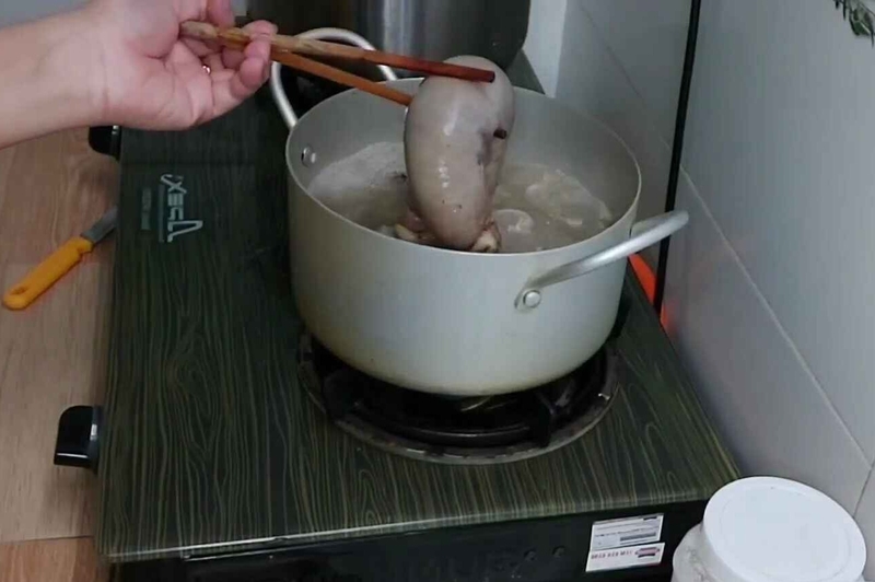Khám phá cách làm xáo lòng bánh mướt chuẩn vị xứ Nghệ tại nhà
