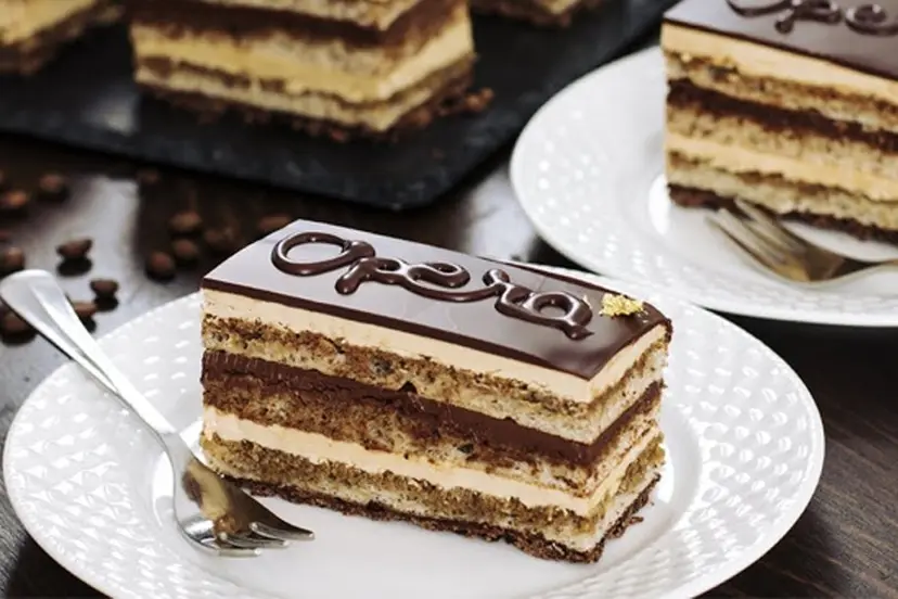 Cách làm bánh Opera thơm ngon, mềm mịn và rất đơn giản tại nhà