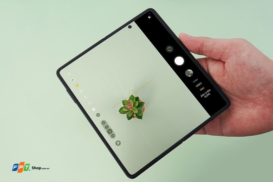 Thử xóa vật thể trong ảnh bằng AI Eraser trên Honor Magic V3