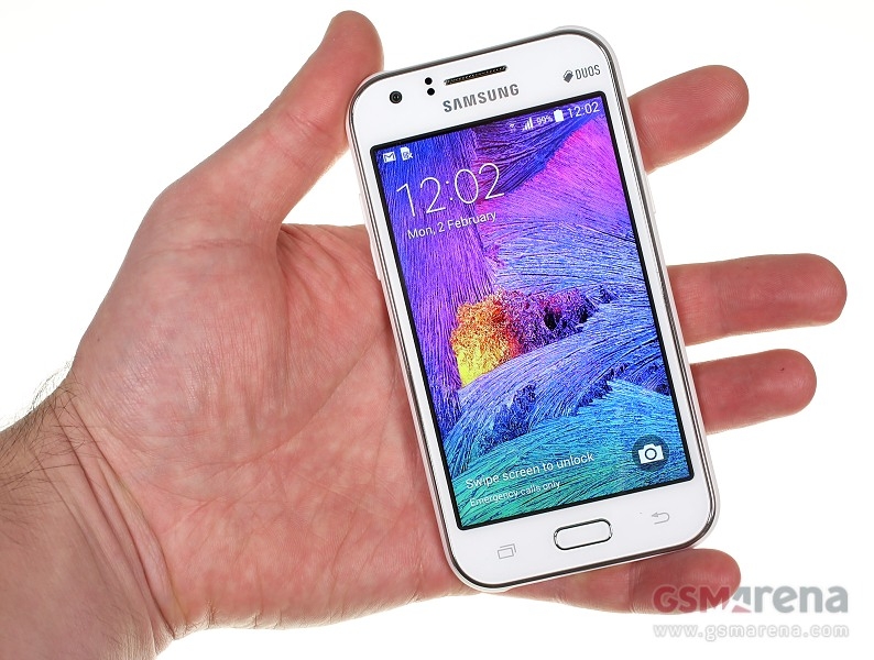 Trên tay Galaxy J1, smartphone giá rẻ của Samsung