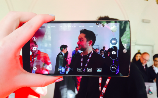 Tìm hiểu thiết kế độc và lạ trên LG G Flex 2 và LG G4