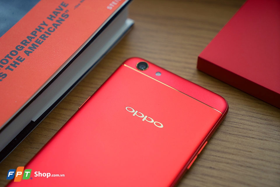 Mở hộp và trên tay nhanh OPPO F3 Red: Đỏ đam mê