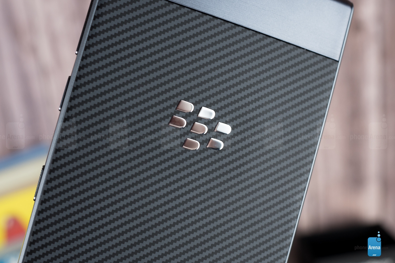 Đánh giá thiết kế và màn hình BlackBerry Motion