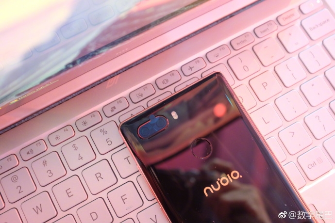 Trên tay ZTE Nubia Z17s: smartphone không viền