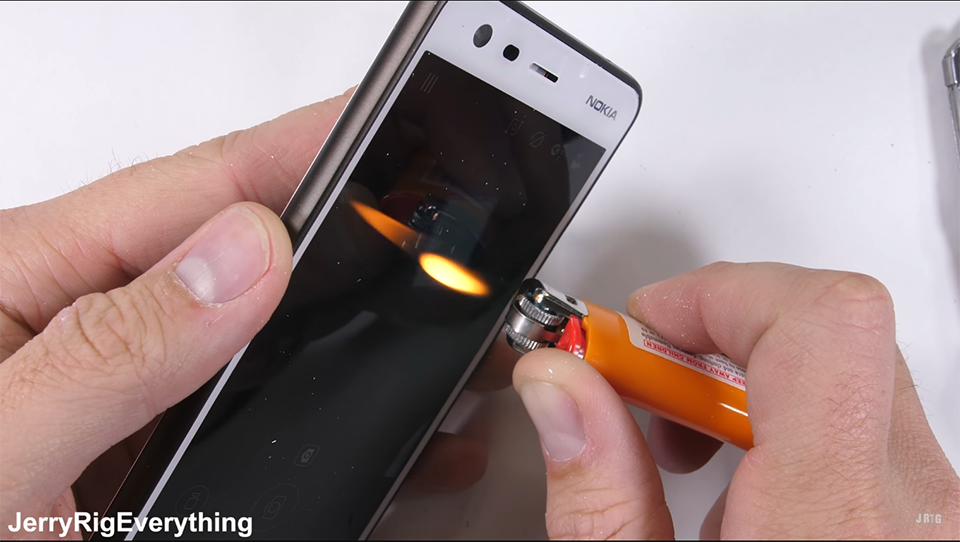 Video thử độ bền Nokia 2 và cái kết bất ngờ