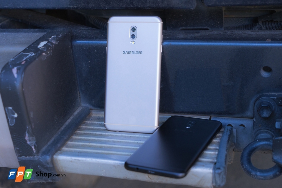 Chiêm ngưỡng 2 phiên bản màu sắc Galaxy J7 Plus