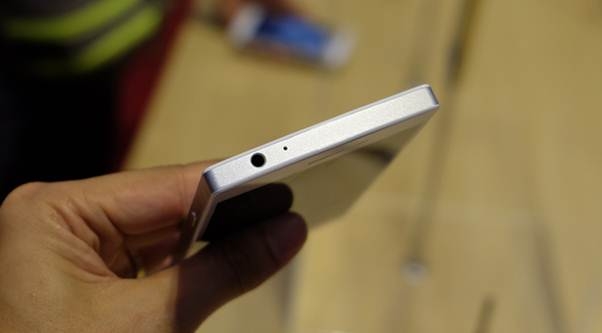 Thiết kế tối giản của Bphone qua những hình chụp thực tế