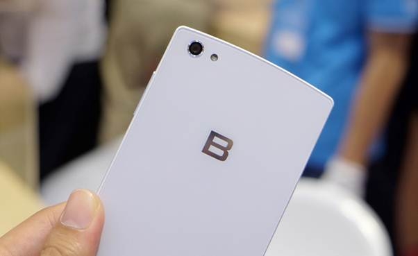 Thiết kế tối giản của Bphone qua những hình chụp thực tế