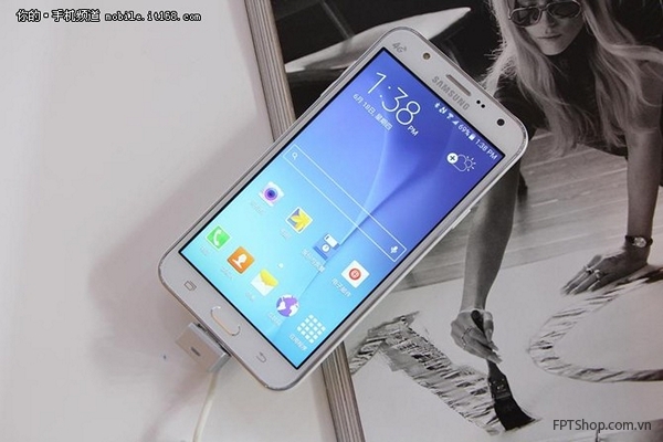 Trên tay và cảm nhận Samsung Galaxy J7