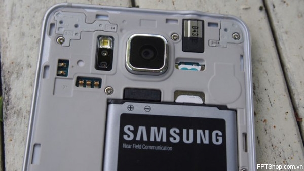 Đánh giá thiết kế tuyệt đẹp và màn hình rực rỡ của Samsung Galaxy Alpha