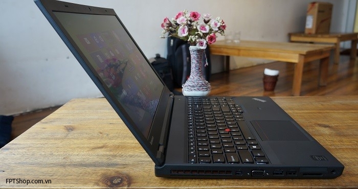 Hình ảnh thực tế về ThinkPad W540 Laptop Workstation mạnh mẽ từ Lenovo