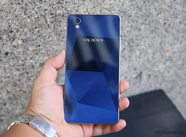 Trên tay chiếc điện thoại Oppo Mirror 5