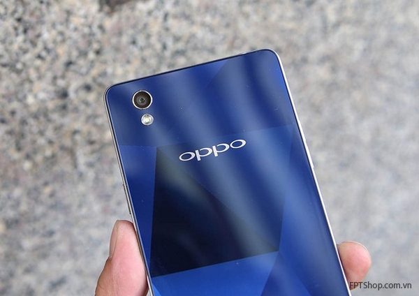 Trên tay chiếc điện thoại Oppo Mirror 5