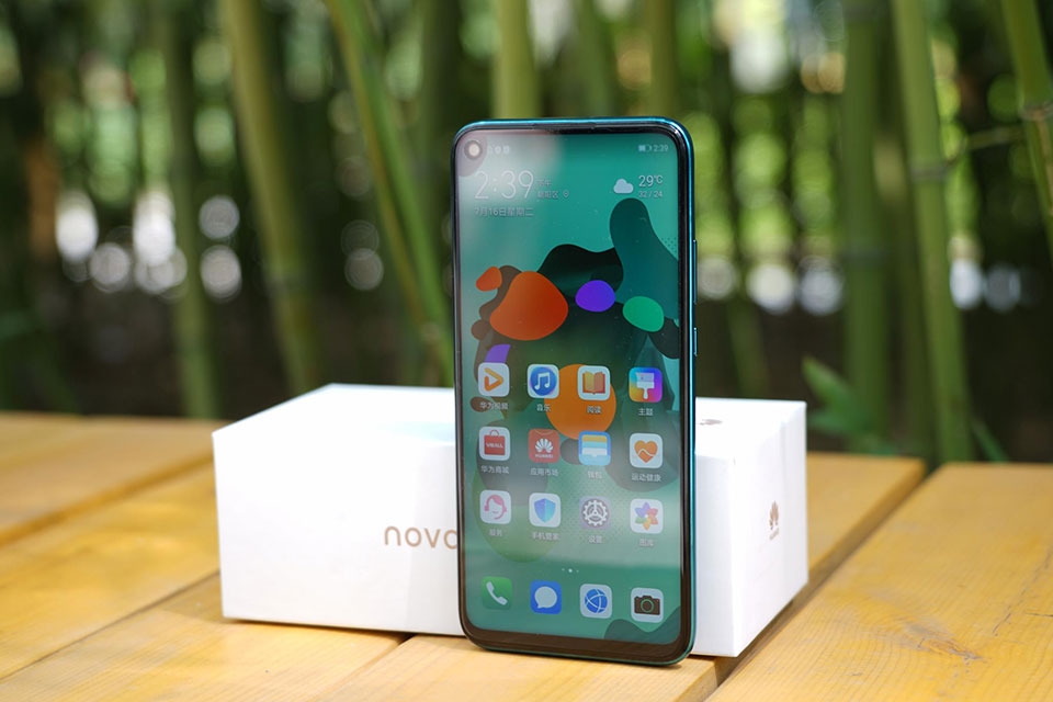 Trên tay Huawei Nova 5i Pro: Màn đục lỗ, 4 camera, chip Kirin 810
