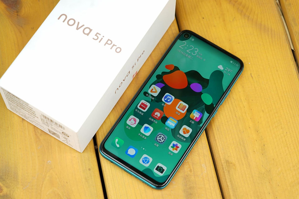 Trên tay Huawei Nova 5i Pro: Màn đục lỗ, 4 camera, chip Kirin 810