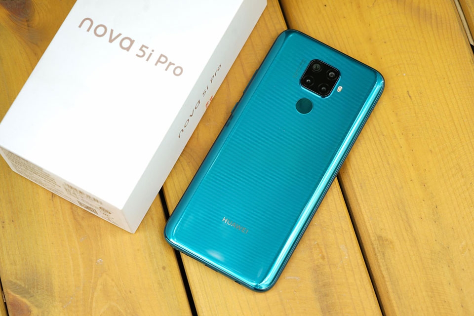 Trên tay Huawei Nova 5i Pro: Màn đục lỗ, 4 camera, chip Kirin 810